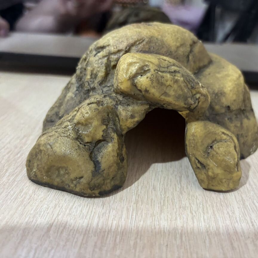 Домик для змей каменный