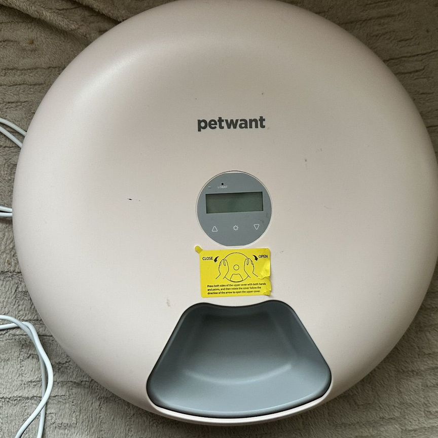 Автоматическая кормушка для кошек секционная