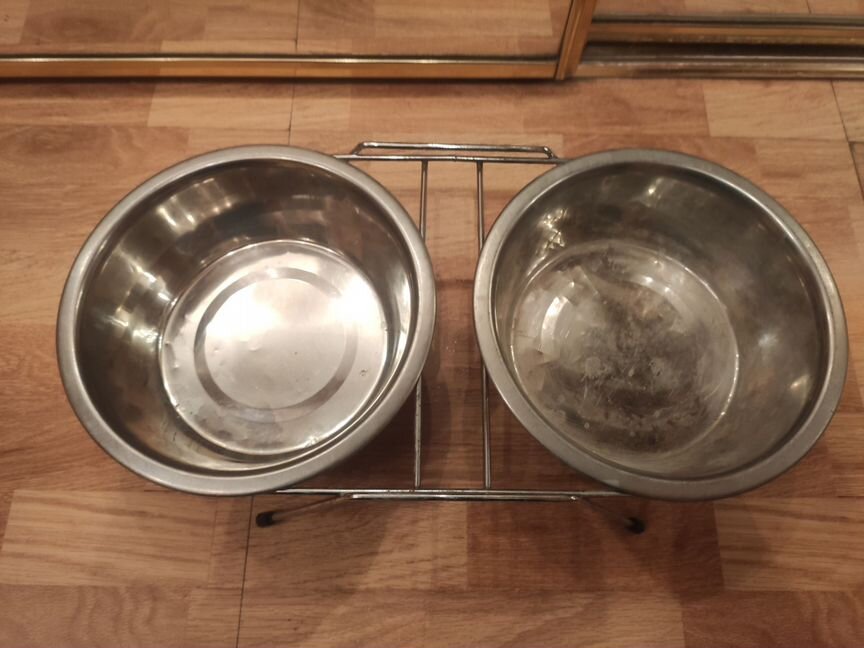 Миска металлическая на подставке Triol