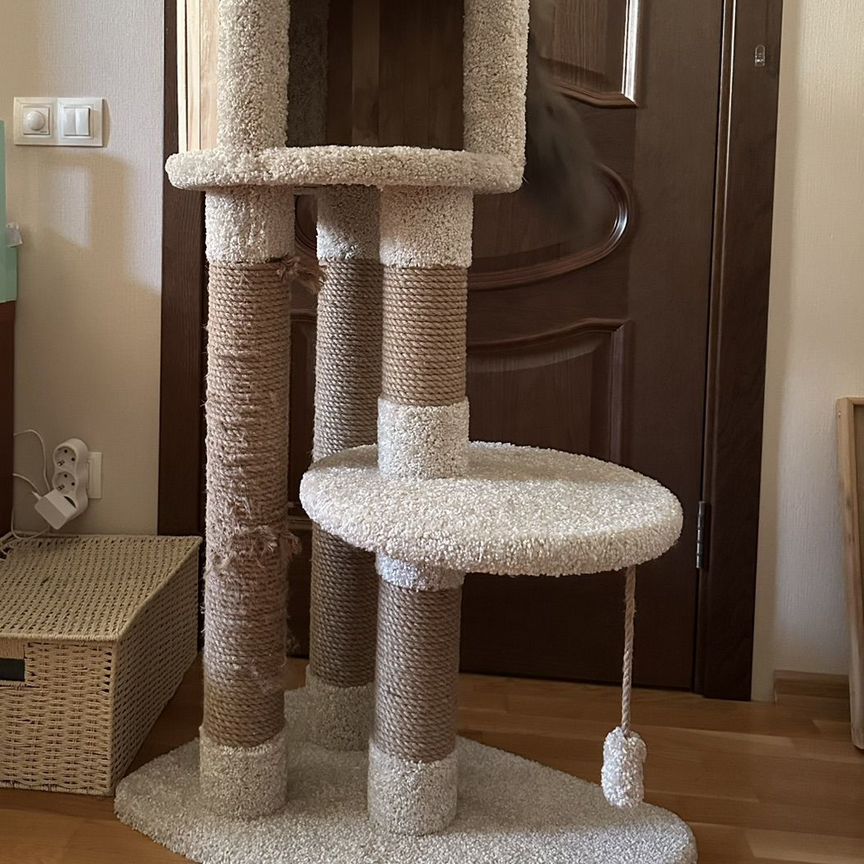 Кошачий домик с когтеточкой