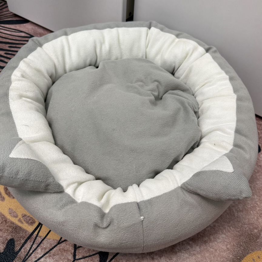 Лежанка для кошек или собак