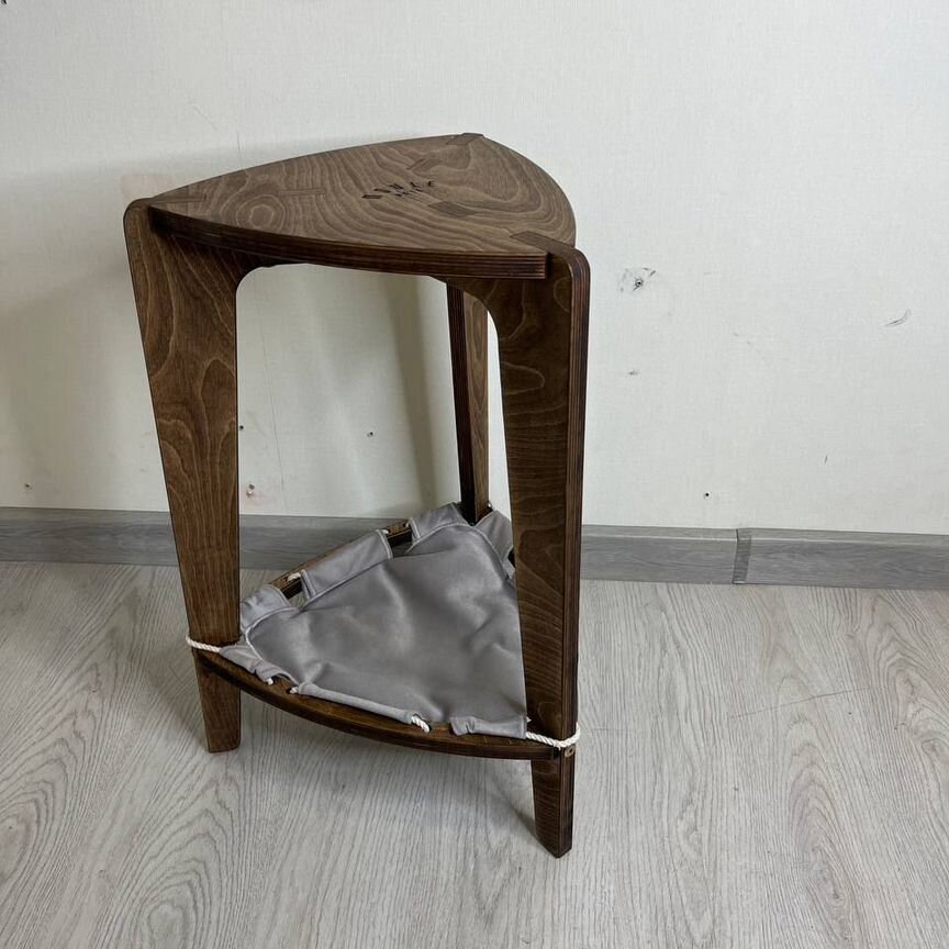 Барный стул с лежанкой для животных