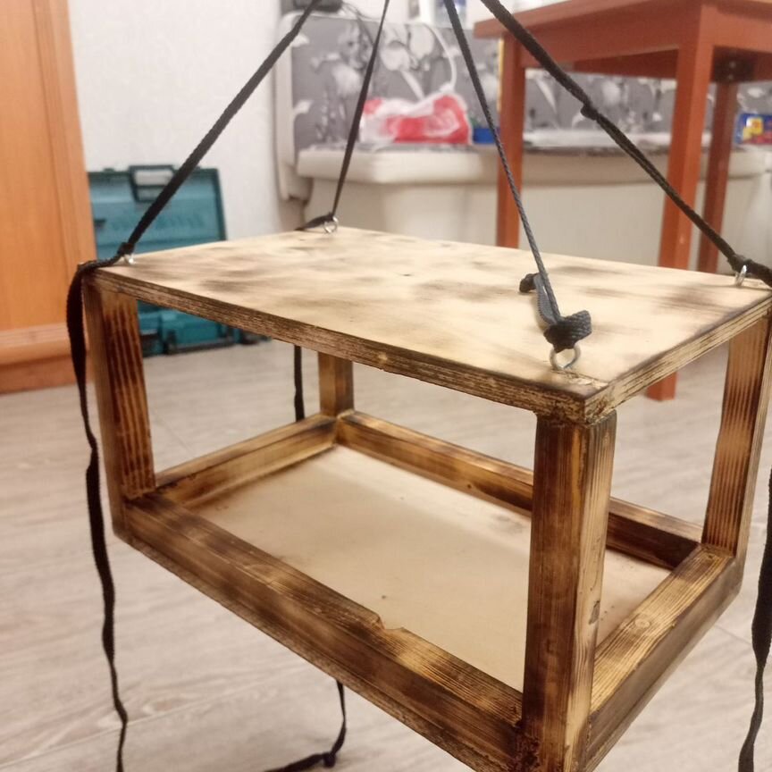 Кормушка для птиц из дерева