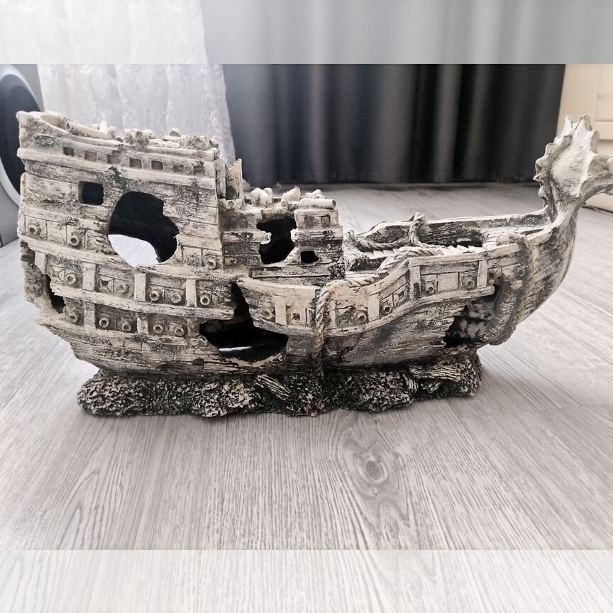 Декор в аквариум корабль