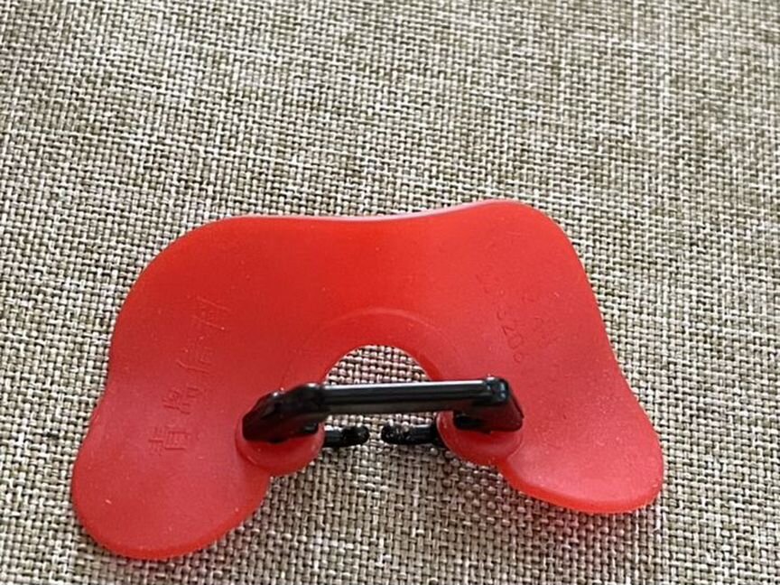 Очки от расклёва для кур