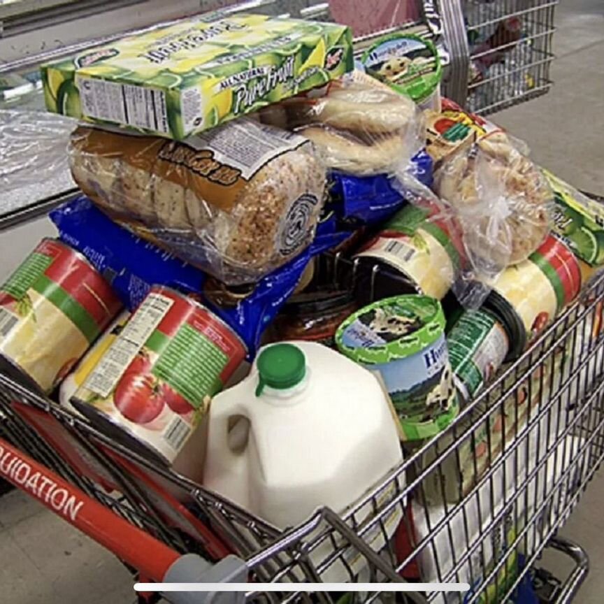 Овощи, молочка, хлеб и колбаса