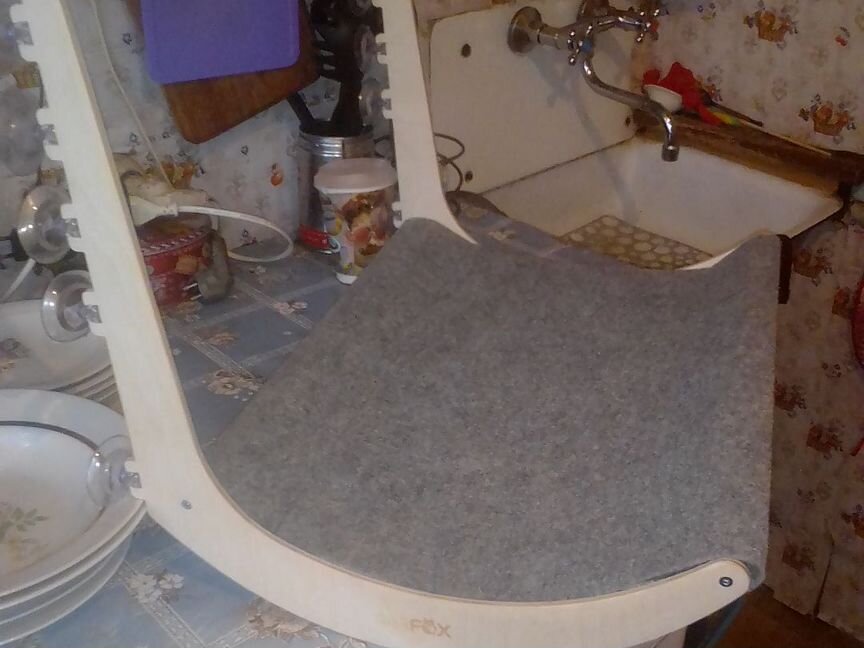 Лежанка для кошек на батарею