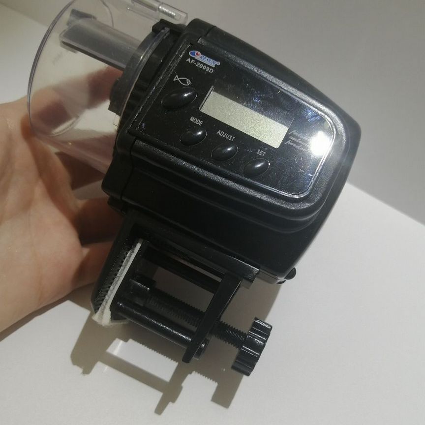 Автоматическая кормушка для рыб