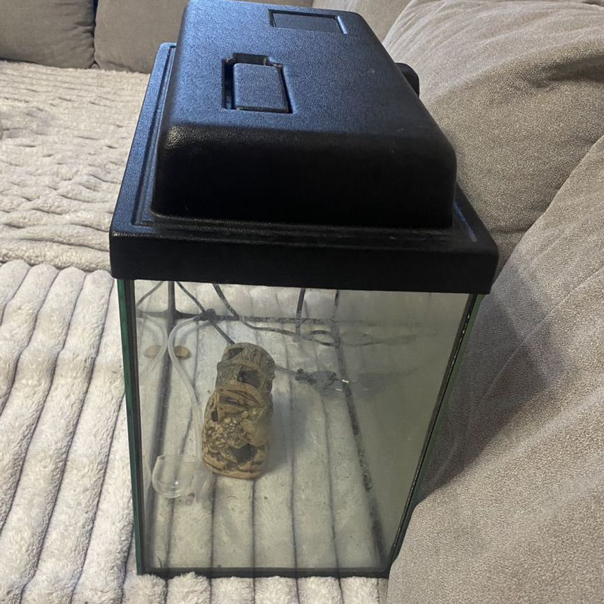 Аквариум с фильтром и подсветкой