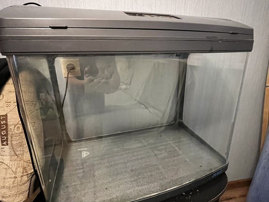 Аквариум для рыбок бу с тумбой