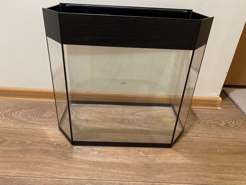 Аквариум с трещиной