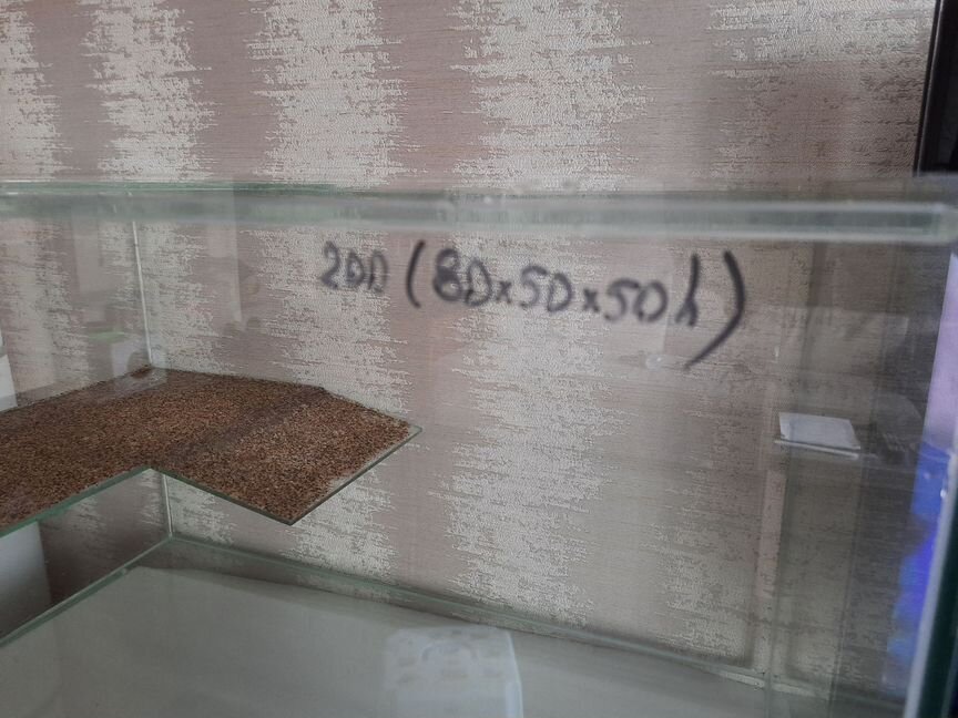 Аквариум с большим островом бу