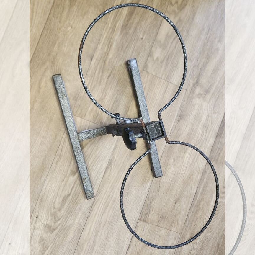 Стойка для кормления собак