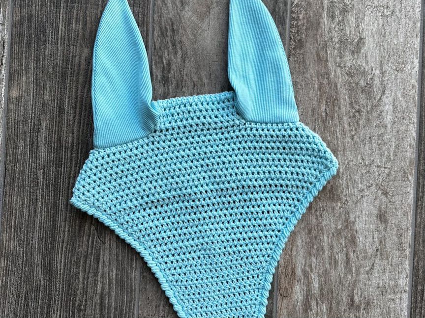 Ушки для лошади разные