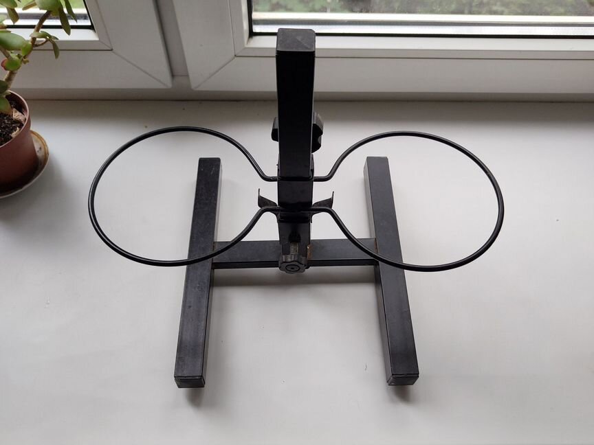 Подставка фиксатор для кормушек для собак