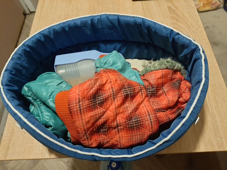 Лежанка для животных,костюмчик, одежда,поилка