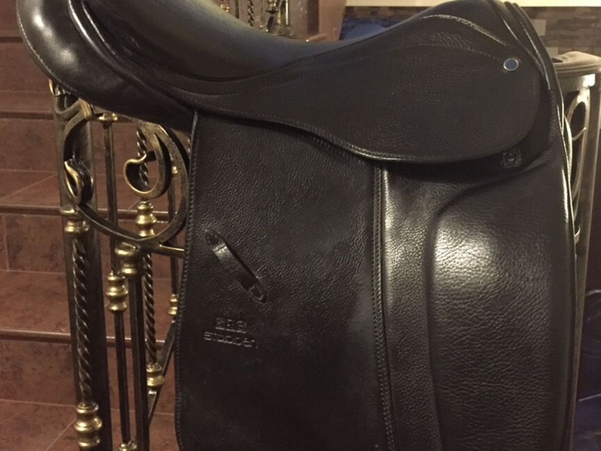 Продам выездковое седло "stubben" 18 р-р Tristan