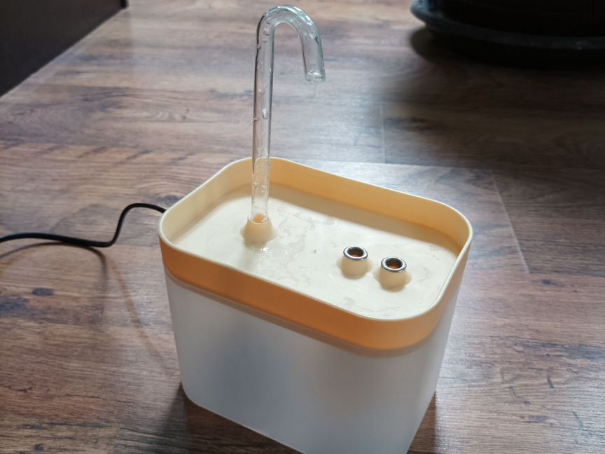 Фонтан поилка для кошек