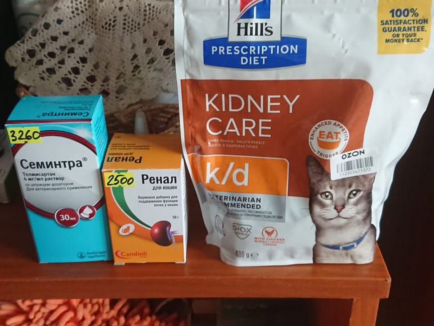 Лежанка и Корм для кошек Hill's Prescription Diet