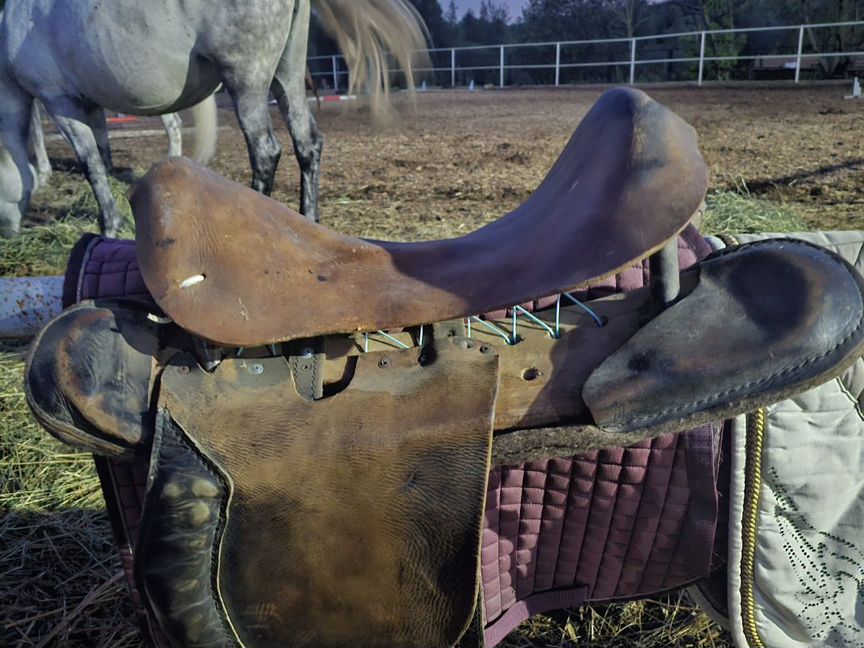 Седло строевое