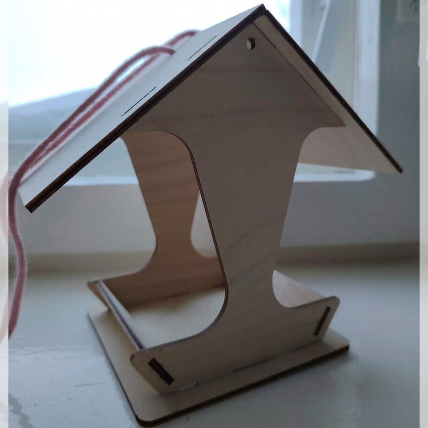 Кормушка для птиц из дерева