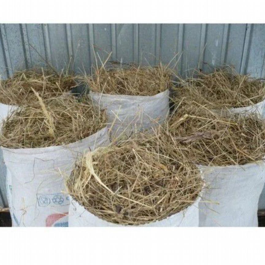 Солома и сено в мешках