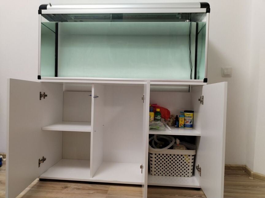 Продам аквариум 180 л. с тумбой, состояние новой