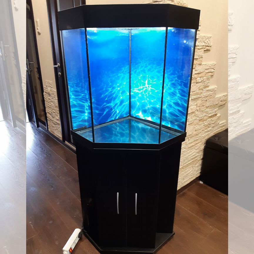 Угловой аквариум с тумбой Лагуна-100 на 90л., б/у