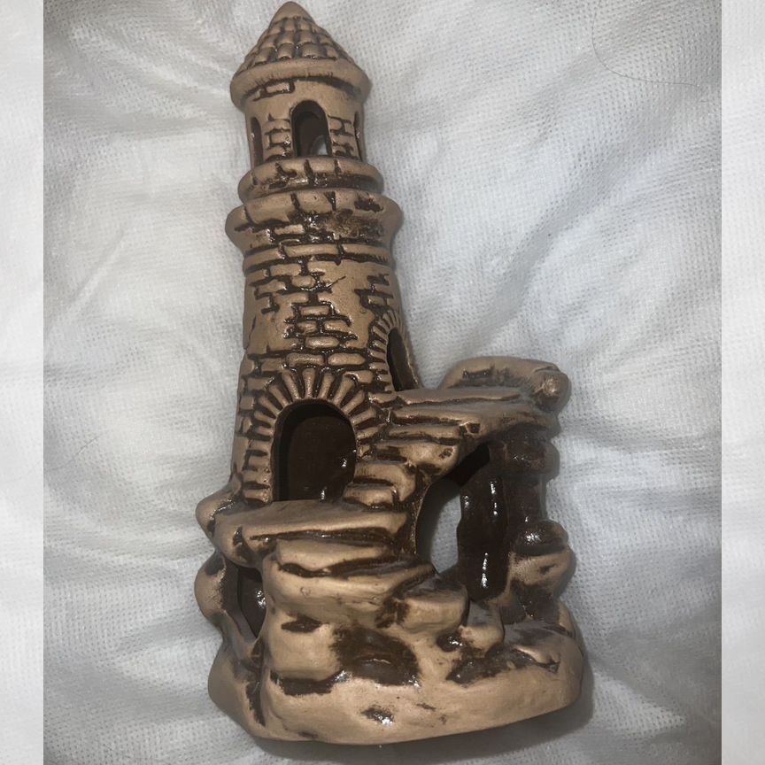 Замок в аквариум