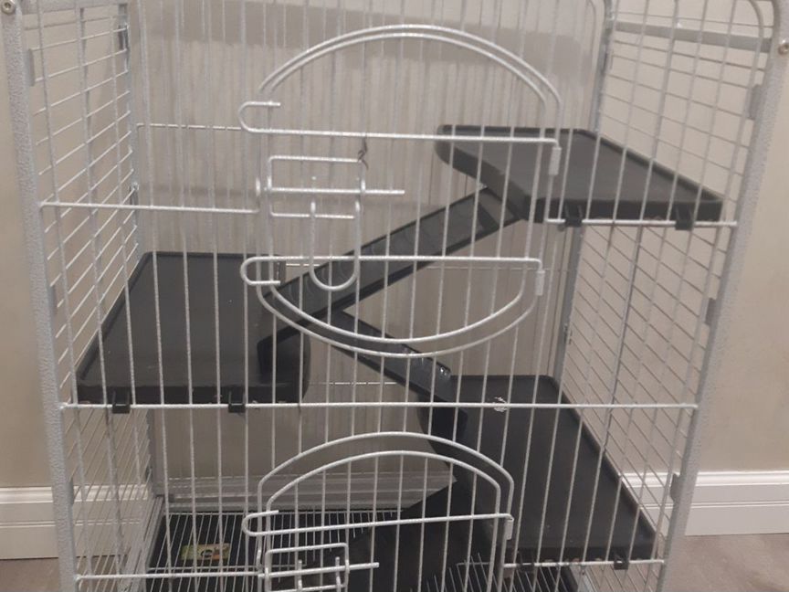 Клетка для шиншилл с выдвижным лотком, на колесах