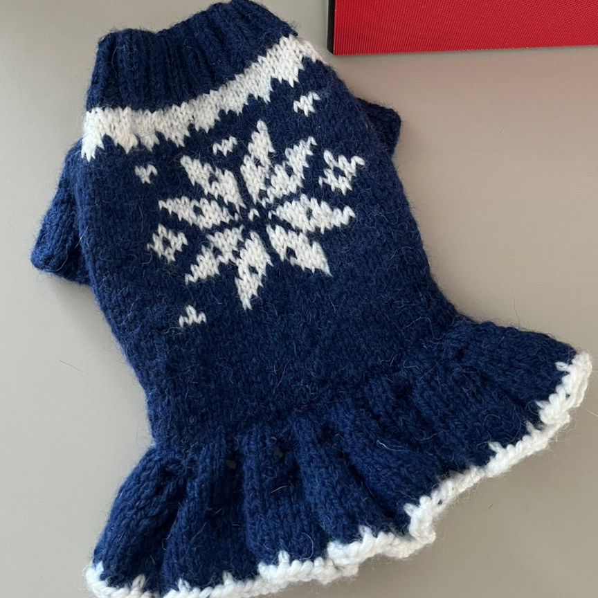 Новое теплое платье для маленькой собачки