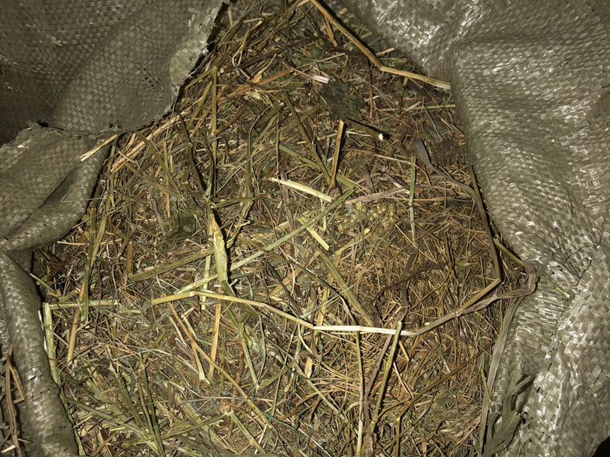Солома в мешках