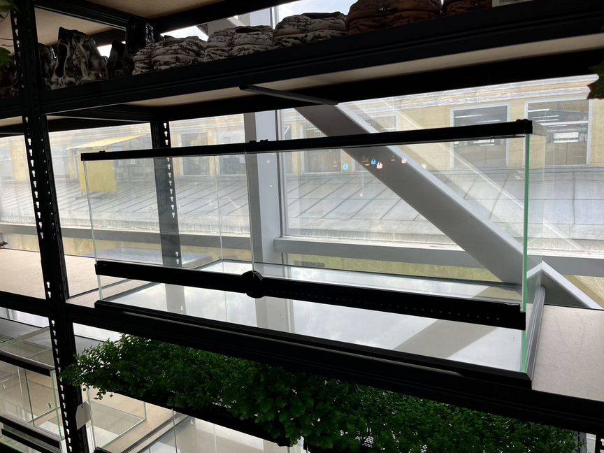 Террариум с распашными дверцами