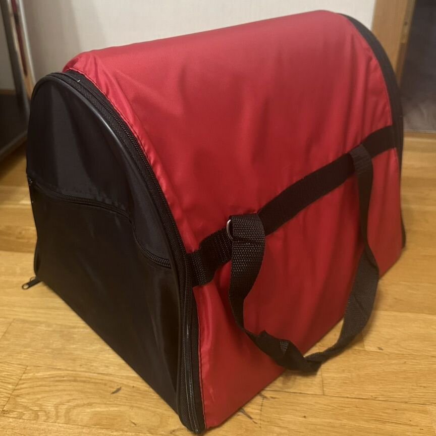 Переноска для кошек и маленьких собак