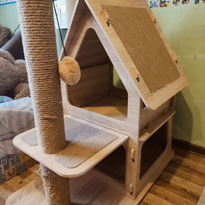 Кошачий домик с когтеточкой