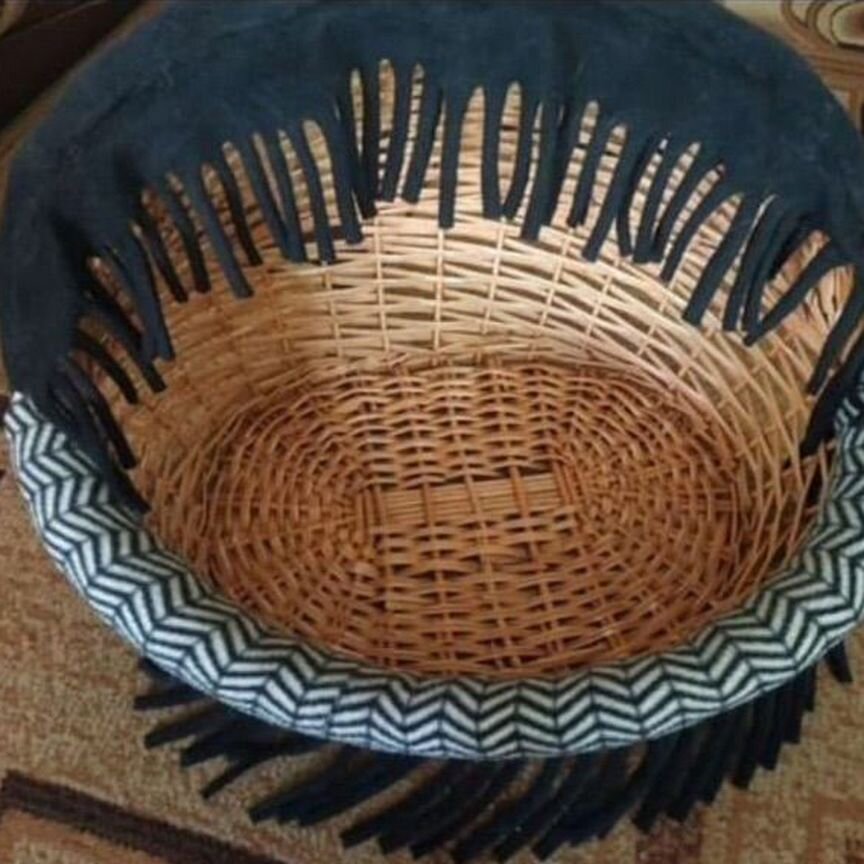 Лежанка плетеная