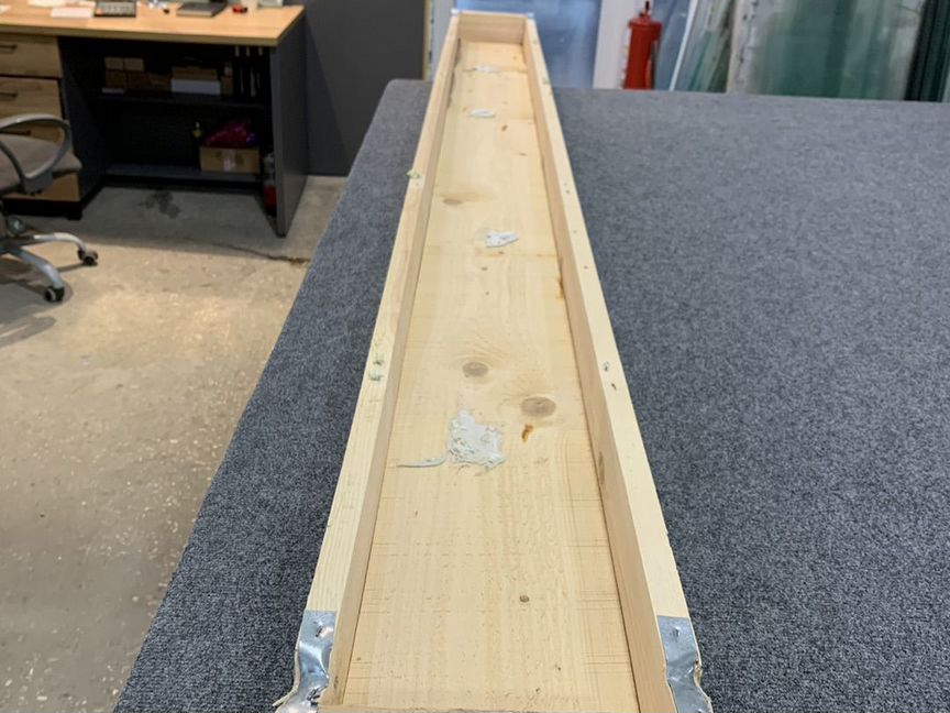 Кормушка для курей из дерева