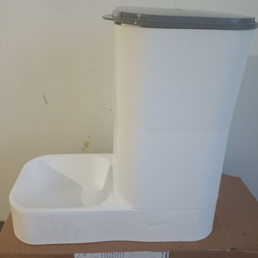 Кормушка для мелких собак и кошек