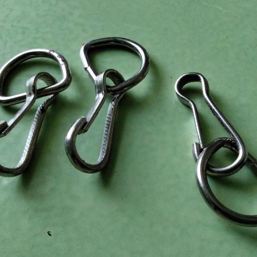 Карабин с полукольцом для сумок