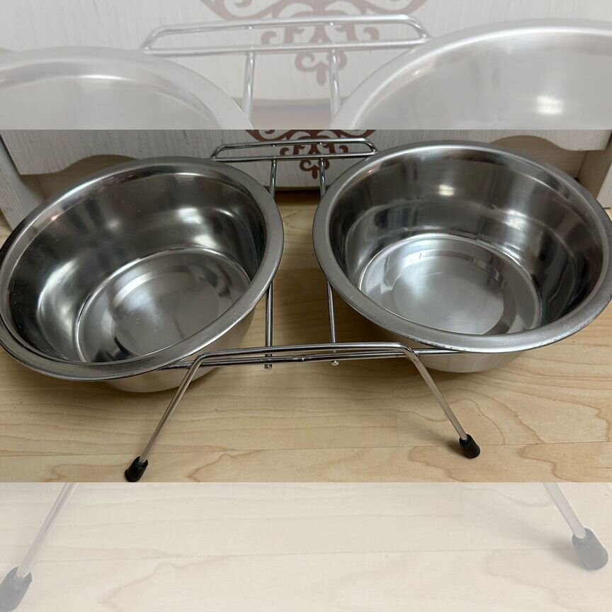 Миска для животных на подставке (металлическая)