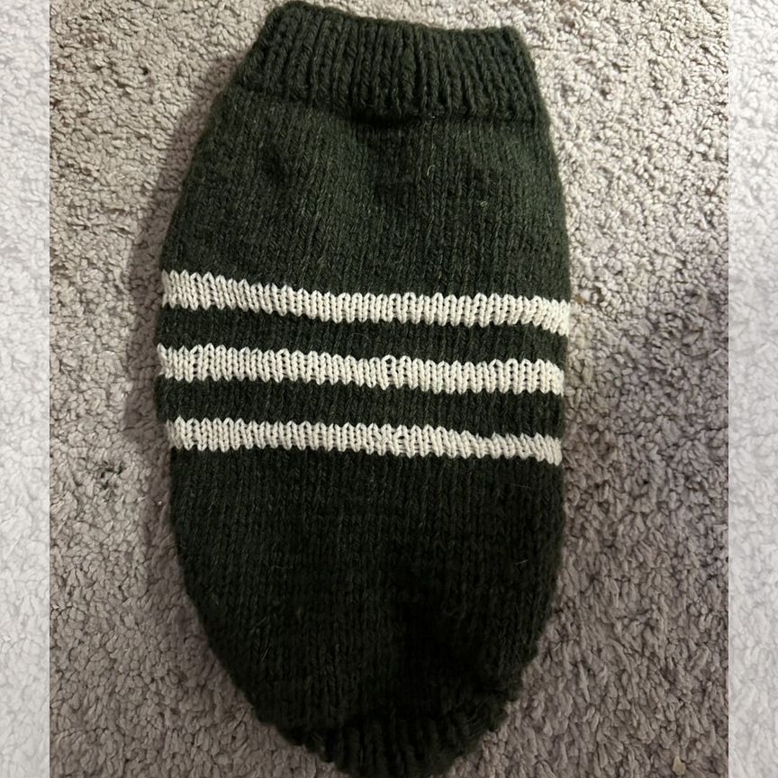 Свитер для собаки ручной вязки