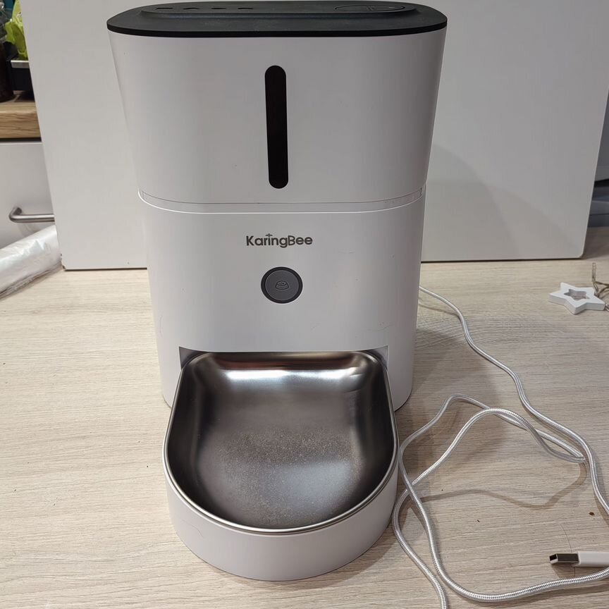 Автоматическая кормушка для кошек и собак