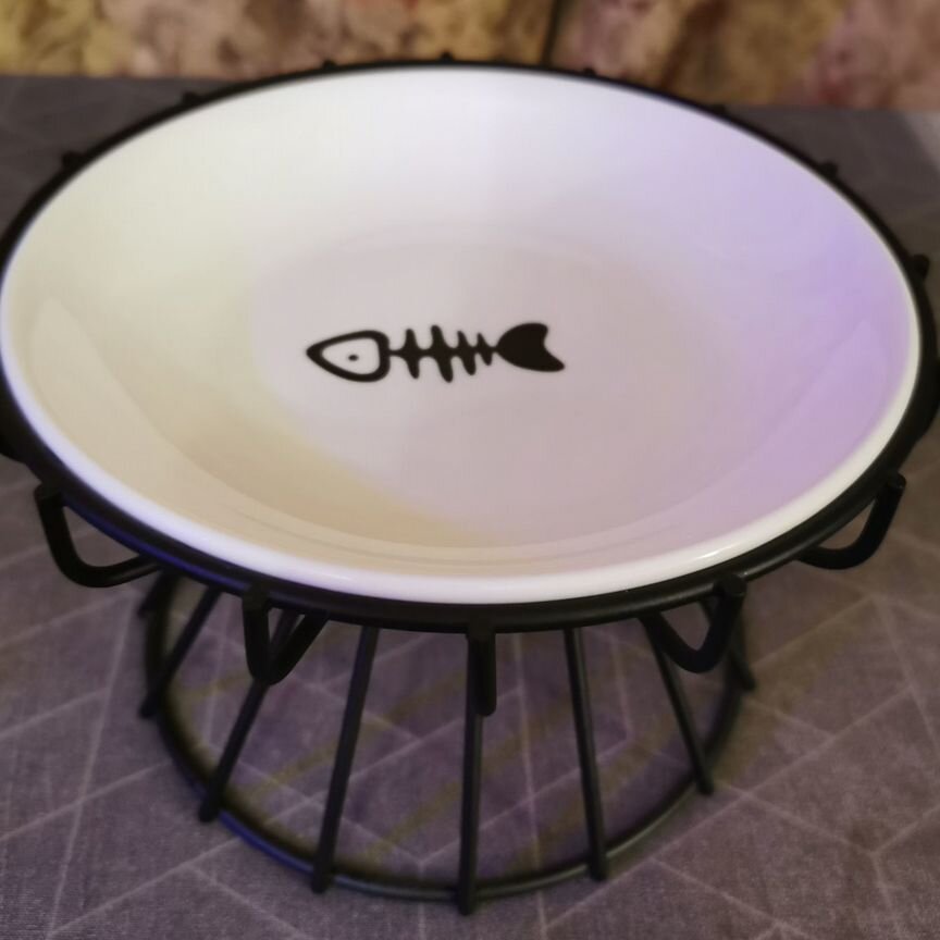 Керамическая миска на подставке для кошек и собак