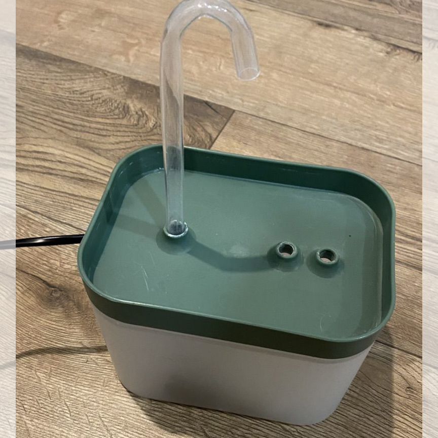 Фонтан поилка для кошек