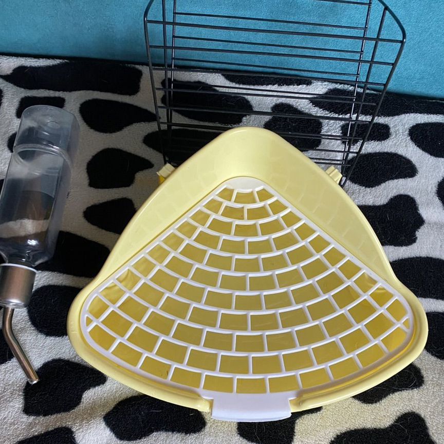 Лоток,сенник и поилка