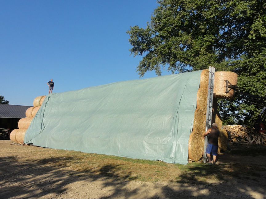 Укрывной флис для сена и соломы ланбел