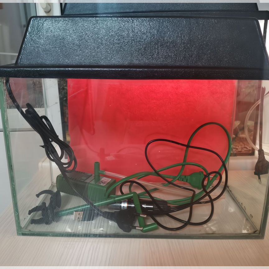 Продаю аквариум 10 л, с фильтром и декором