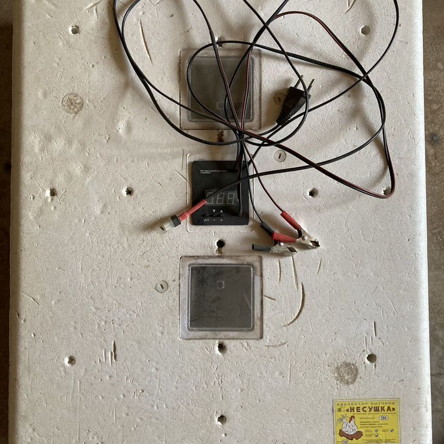 Инкубатор для яиц автоматический на 104 яйца