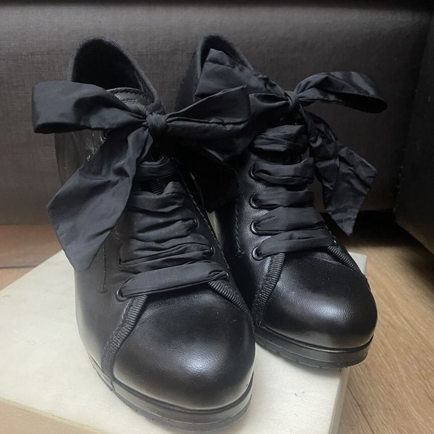 Туфли на танкетке Prada