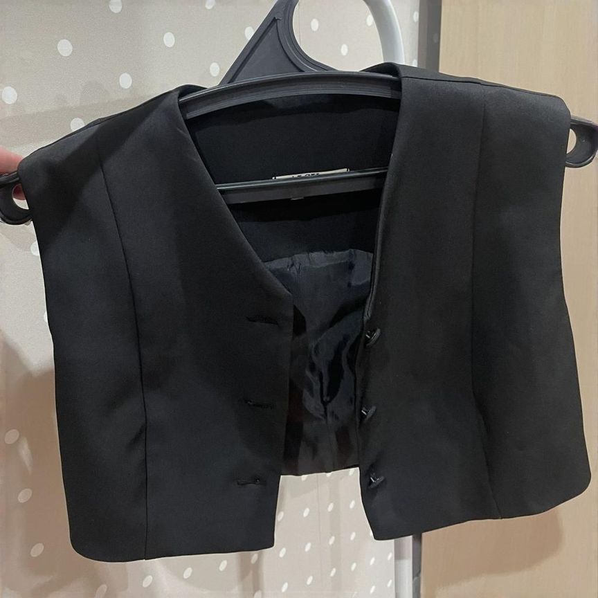 Жилетка женская короткая на пуговицах